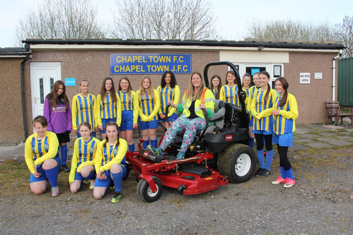 CHAPEL TOWN FOOTBALLERS CELEBRATE BEING BACK ON THE PITCH | Tunstead